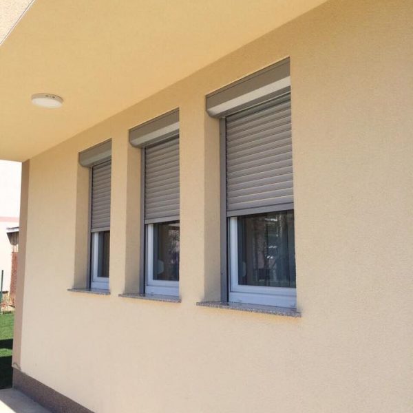 Roleta mbi dritare nga PVC dhe Alumini